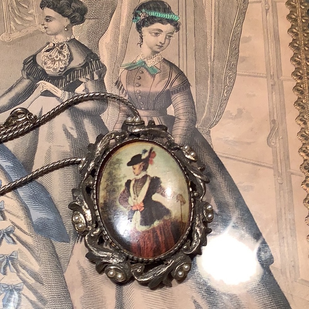 Victorian Lady Portrait Brooch/Pendant. Framed In Bro… - Gem